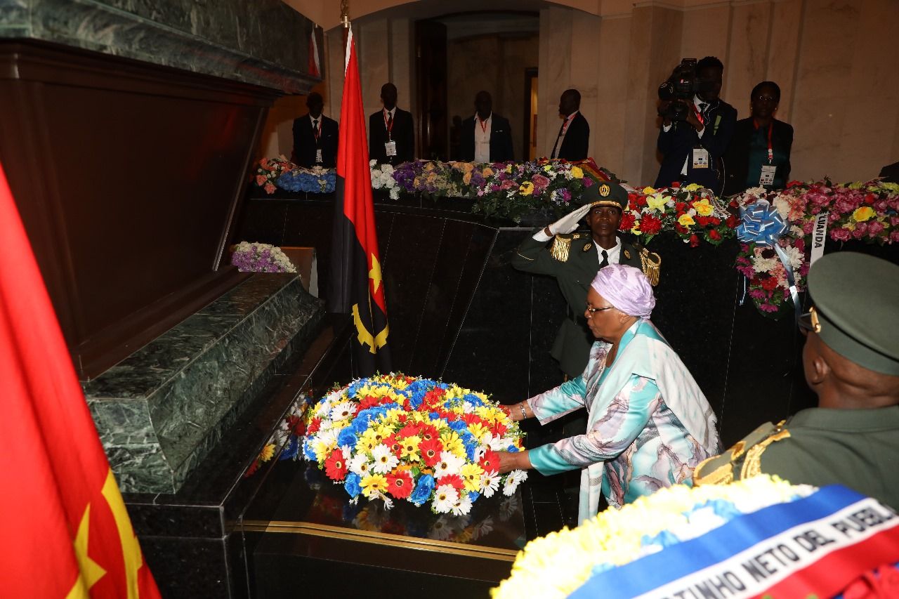 Presidente da Namíbia rende homenagem a Agostinho Neto - Portal - scm ...