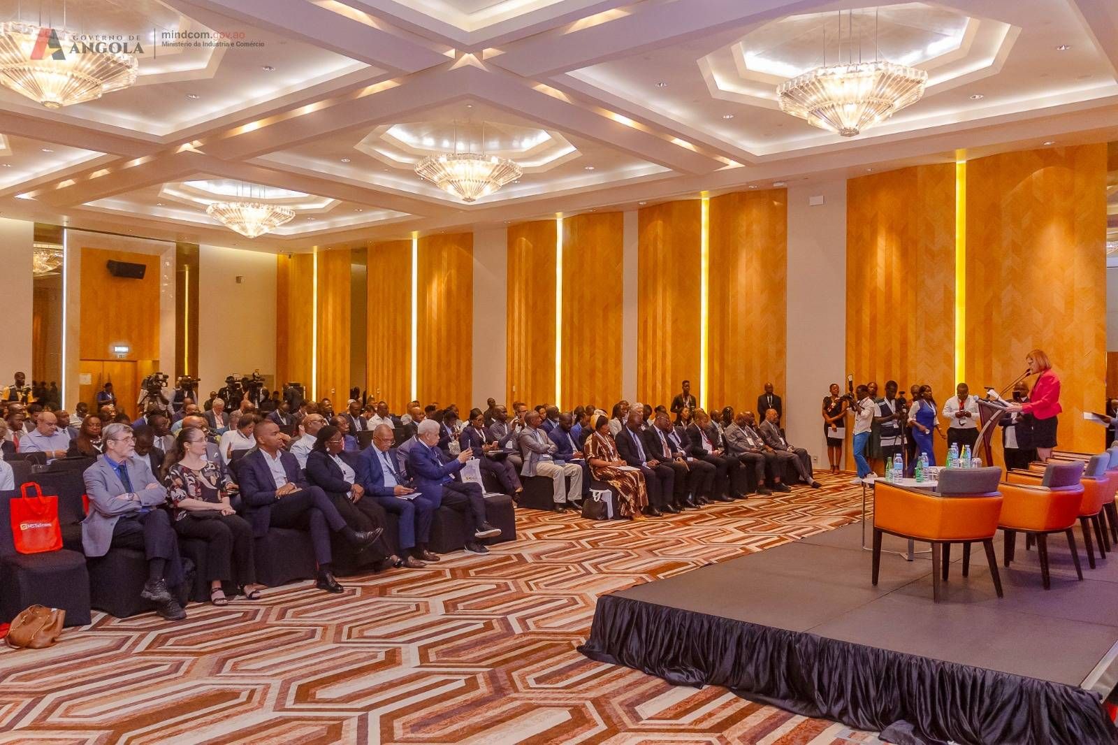 ANGOLA PRETENDE EXPLORAR COOPERAÇÃO COM O CANADÁ NOS DOMÍNIOS DA ...