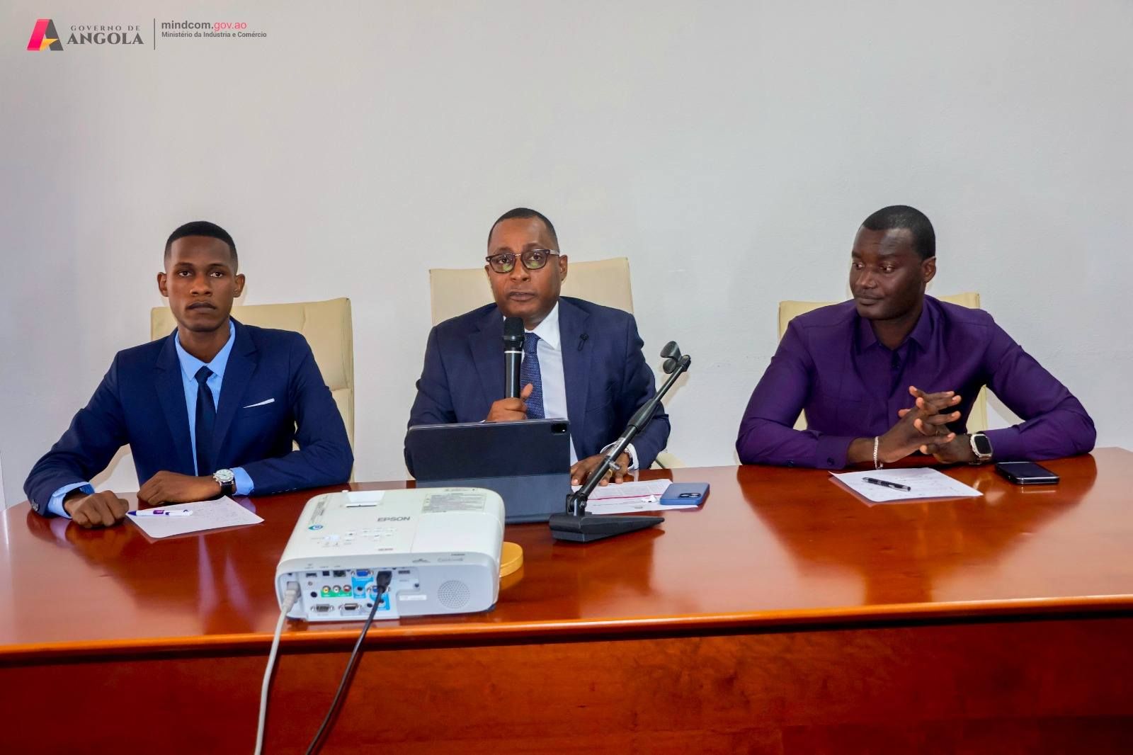 MINISTÉRIO DA INDÚSTRIA E COMÉRCIO DIGITALIZA PROCESSO DE EMISSÃO DE ...