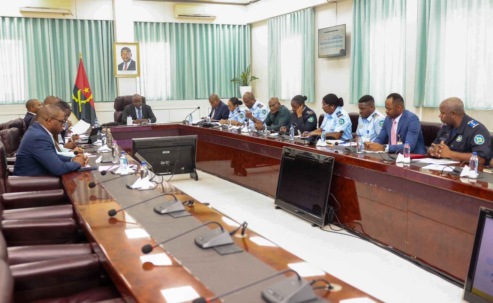 AVALIADO ESTADO ACTUAL DA IMPLEMENTAÇÃO DO PASSAPORTE ELECTRÓNICO ...